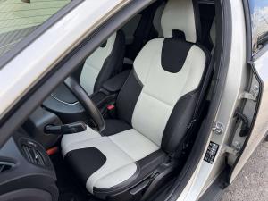 Brown Volvo V40 2017 in Mazeikiai, with an engine capacity of 2.00 L and mileage of 283 thousand km for 10700 €, photo 19 on AUTOMOTO.COM.LV