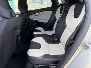 Brown Volvo V40 2017 in Mazeikiai, with an engine capacity of 2.00 L and mileage of 283 thousand km for 10700 €, photo 20 on AUTOMOTO.COM.LV