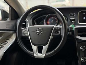 Brown Volvo V40 2017 in Mazeikiai, with an engine capacity of 2.00 L and mileage of 283 thousand km for 10700 €, photo 22 on AUTOMOTO.COM.LV