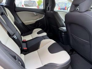 Brown Volvo V40 2017 in Mazeikiai, with an engine capacity of 2.00 L and mileage of 283 thousand km for 10700 €, photo 23 on AUTOMOTO.COM.LV