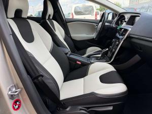 Brown Volvo V40 2017 in Mazeikiai, with an engine capacity of 2.00 L and mileage of 283 thousand km for 10700 €, photo 24 on AUTOMOTO.COM.LV