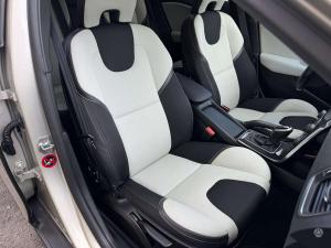 Brown Volvo V40 2017 in Mazeikiai, with an engine capacity of 2.00 L and mileage of 283 thousand km for 10700 €, photo 25 on AUTOMOTO.COM.LV