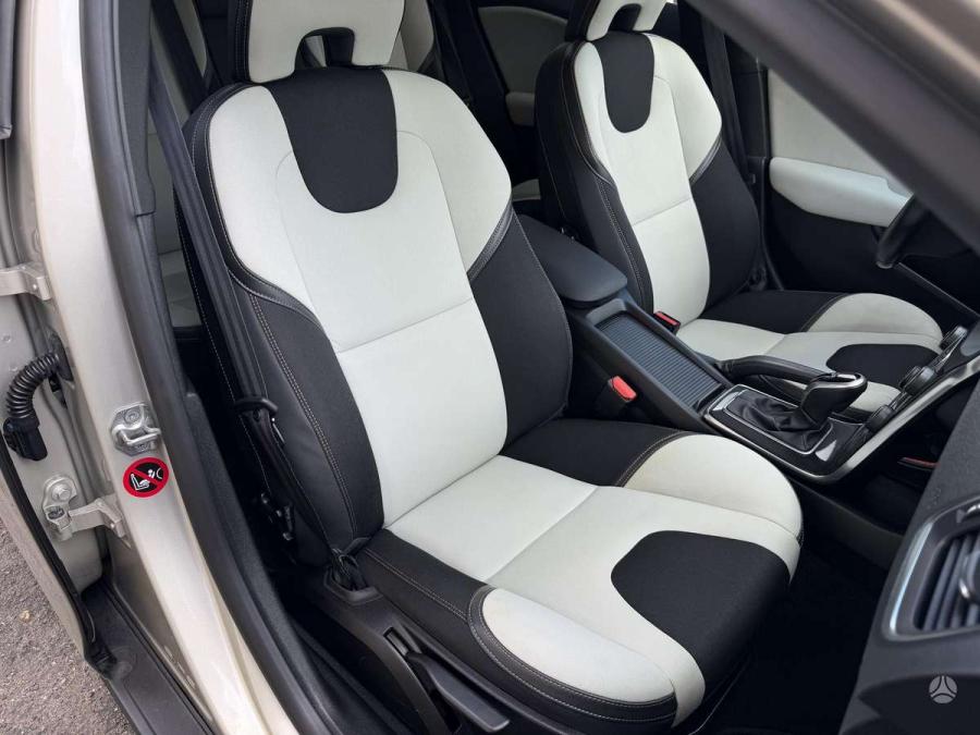 Brown Volvo V40 2017 in Mazeikiai, with an engine capacity of 2.00 L and mileage of 283 thousand km for 10700 €, photo 25 on AUTOMOTO.COM.LV