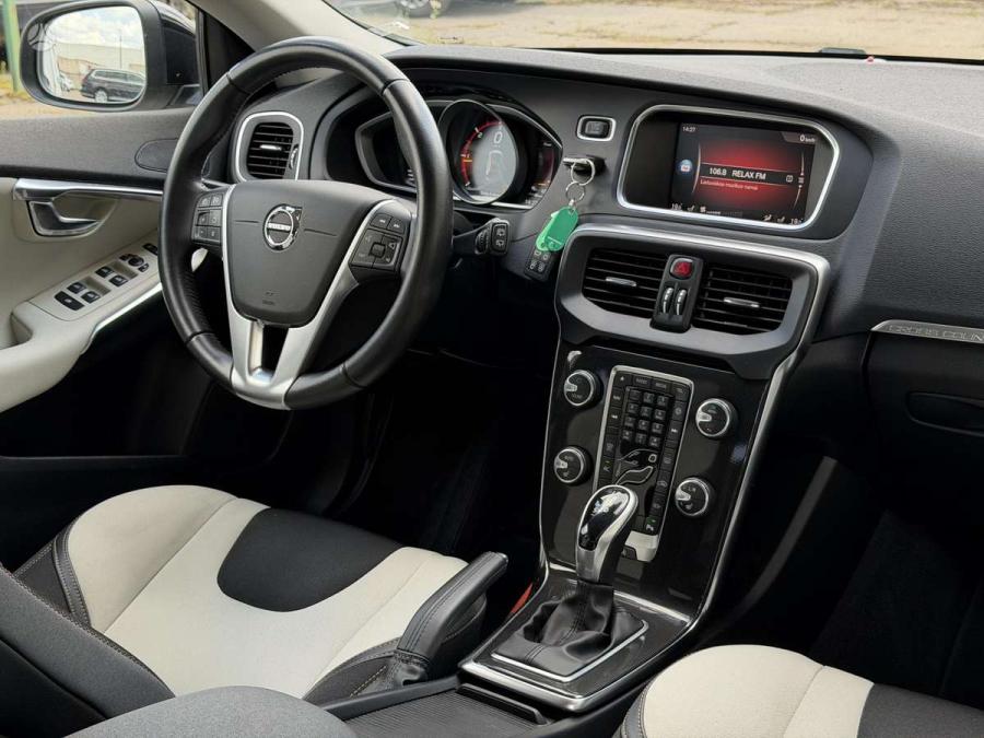 Brown Volvo V40 2017 in Mazeikiai, with an engine capacity of 2.00 L and mileage of 283 thousand km for 10700 €, photo 26 on AUTOMOTO.COM.LV