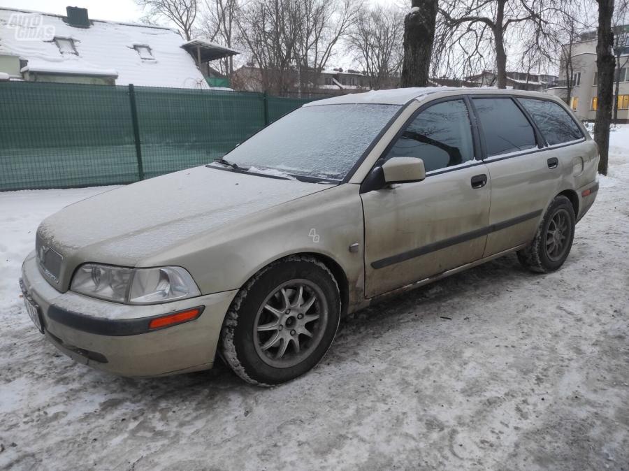 Brūns Volvo V40 2001 Kretinga, ar dzinēja tilpumu 1.90 L un nobraukumu 395 tūkst. km par 500 €, foto 1 vietnē AUTOMOTO.COM.LV