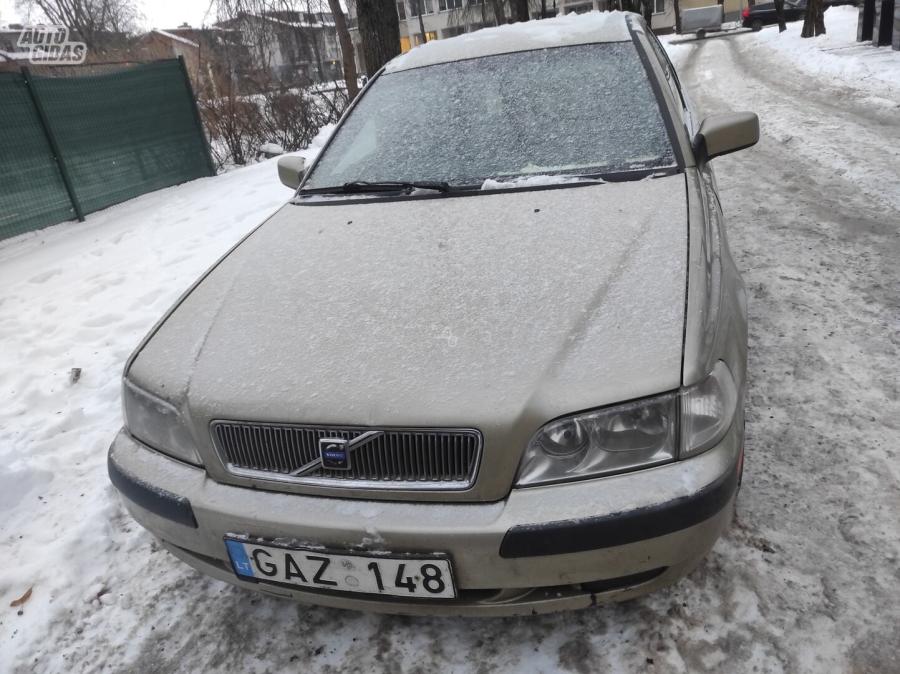 Brūns Volvo V40 2001 Kretinga, ar dzinēja tilpumu 1.90 L un nobraukumu 395 tūkst. km par 500 €, foto 2 vietnē AUTOMOTO.COM.LV