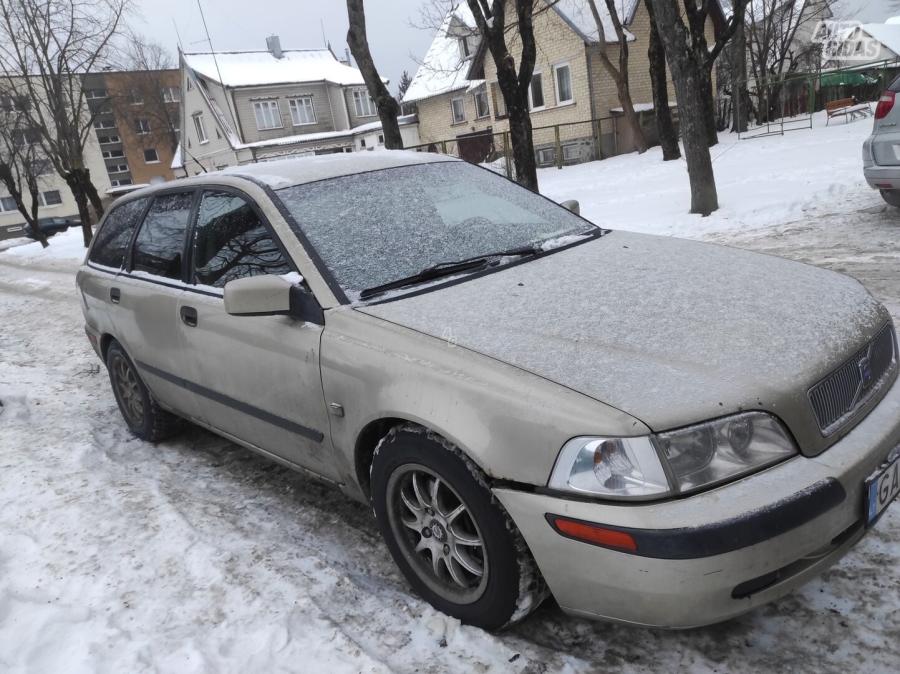 Brūns Volvo V40 2001 Kretinga, ar dzinēja tilpumu 1.90 L un nobraukumu 395 tūkst. km par 500 €, foto 3 vietnē AUTOMOTO.COM.LV