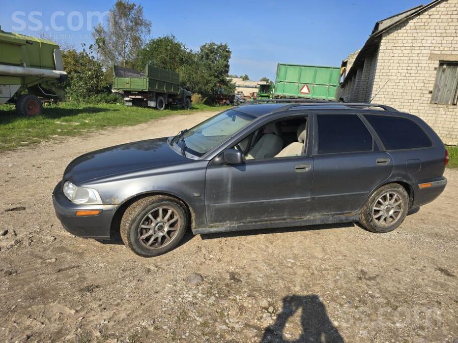 Коричневый Вольво В40 2004 в Лиепая, объемом двигателя 1.90 л и пробегом 390 тыс. км за 500 €, фото 3 на AUTOMOTO.COM.LV