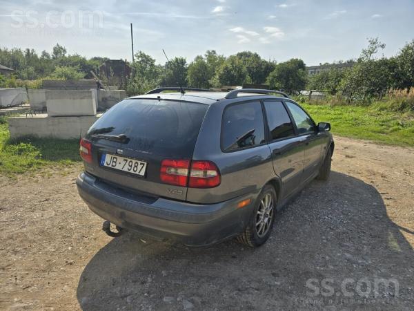 Коричневый Вольво В40 2004 в Лиепая, объемом двигателя 1.90 л и пробегом 390 тыс. км за 500 €, фото 5 на AUTOMOTO.COM.LV