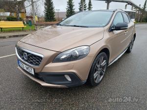 Brown Volvo V40 2013 in Paide, with an engine capacity of 2.00 L and mileage of 265 thousand km for 7999 €, photo  on AUTOMOTO.COM.LV