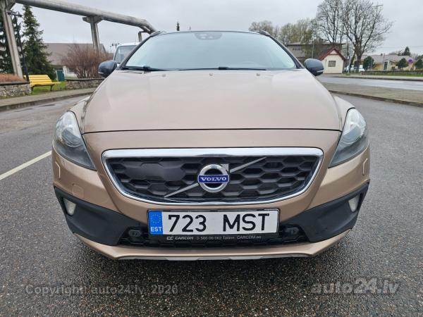 Brūns Volvo V40 2013 Paide, ar dzinēja tilpumu 2.00 L un nobraukumu 265 tūkst. km par 7999 €, foto 2 vietnē AUTOMOTO.COM.LV