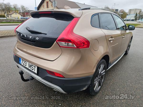 Brūns Volvo V40 2013 Paide, ar dzinēja tilpumu 2.00 L un nobraukumu 265 tūkst. km par 7999 €, foto 4 vietnē AUTOMOTO.COM.LV