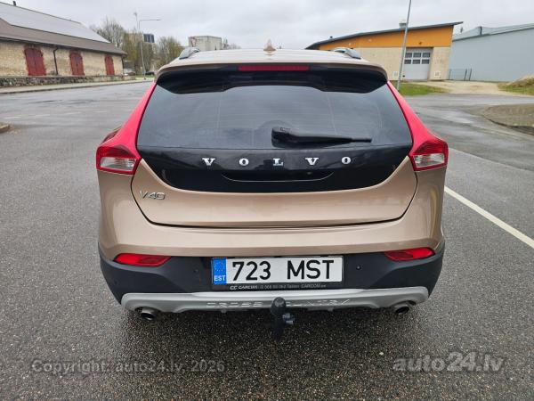 Brūns Volvo V40 2013 Paide, ar dzinēja tilpumu 2.00 L un nobraukumu 265 tūkst. km par 7999 €, foto 5 vietnē AUTOMOTO.COM.LV