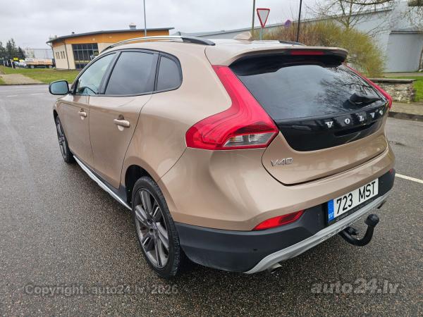 Brūns Volvo V40 2013 Paide, ar dzinēja tilpumu 2.00 L un nobraukumu 265 tūkst. km par 7999 €, foto 6 vietnē AUTOMOTO.COM.LV