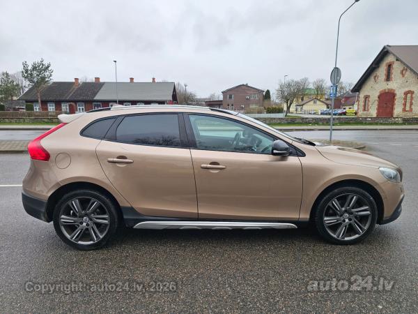 Brūns Volvo V40 2013 Paide, ar dzinēja tilpumu 2.00 L un nobraukumu 265 tūkst. km par 7999 €, foto 7 vietnē AUTOMOTO.COM.LV