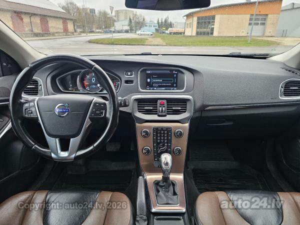 Brūns Volvo V40 2013 Paide, ar dzinēja tilpumu 2.00 L un nobraukumu 265 tūkst. km par 7999 €, foto 8 vietnē AUTOMOTO.COM.LV