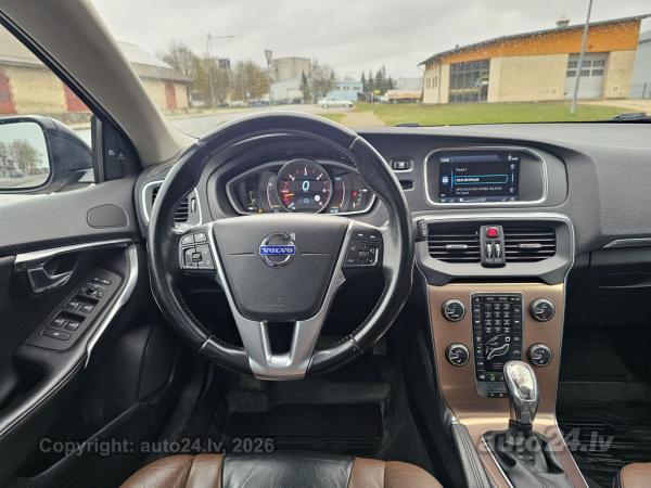 Brūns Volvo V40 2013 Paide, ar dzinēja tilpumu 2.00 L un nobraukumu 265 tūkst. km par 7999 €, foto 9 vietnē AUTOMOTO.COM.LV