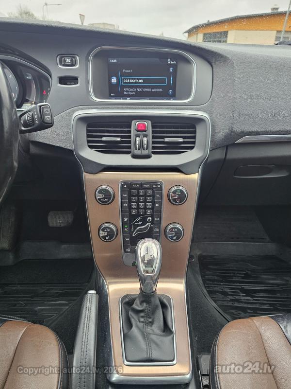 Brūns Volvo V40 2013 Paide, ar dzinēja tilpumu 2.00 L un nobraukumu 265 tūkst. km par 7999 €, foto 10 vietnē AUTOMOTO.COM.LV