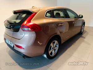 Brūns Volvo V40 2013 Tallina, ar dzinēja tilpumu 1.60 L un nobraukumu 61 tūkst. km par 9300 €, foto 4 vietnē AUTOMOTO.COM.LV