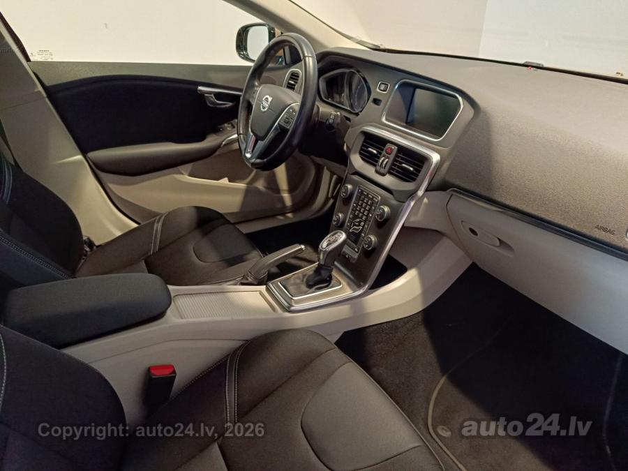 Brūns Volvo V40 2013 Tallina, ar dzinēja tilpumu 1.60 L un nobraukumu 61 tūkst. km par 9300 €, foto 9 vietnē AUTOMOTO.COM.LV