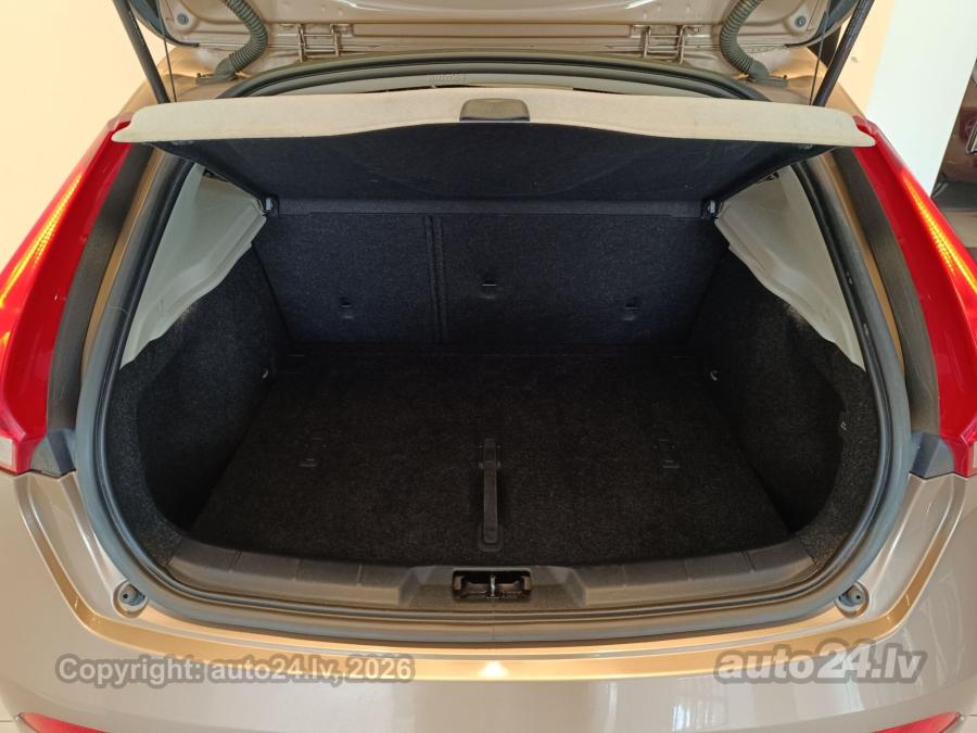 Brūns Volvo V40 2013 Tallina, ar dzinēja tilpumu 1.60 L un nobraukumu 61 tūkst. km par 9300 €, foto 11 vietnē AUTOMOTO.COM.LV