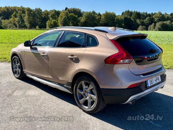Brūns Volvo V40 2013 Tallina, ar dzinēja tilpumu 2.00 L un nobraukumu 208 tūkst. km par 10550 €, foto 4 vietnē AUTOMOTO.COM.LV