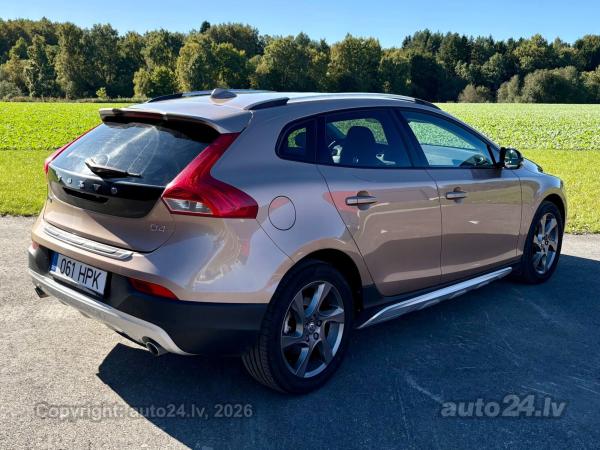Brūns Volvo V40 2013 Tallina, ar dzinēja tilpumu 2.00 L un nobraukumu 208 tūkst. km par 10550 €, foto 5 vietnē AUTOMOTO.COM.LV