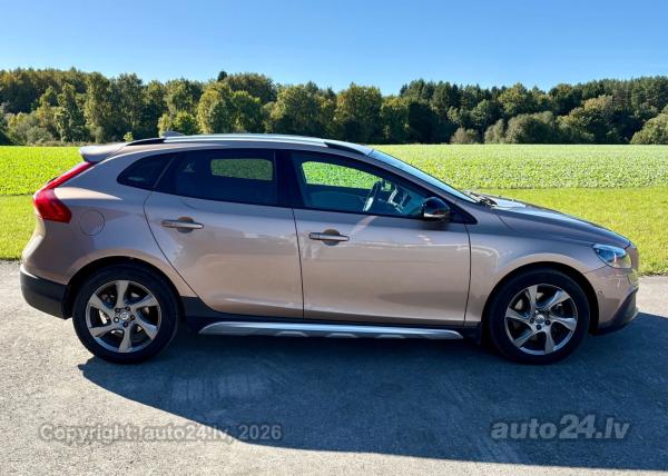 Brūns Volvo V40 2013 Tallina, ar dzinēja tilpumu 2.00 L un nobraukumu 208 tūkst. km par 10550 €, foto 6 vietnē AUTOMOTO.COM.LV