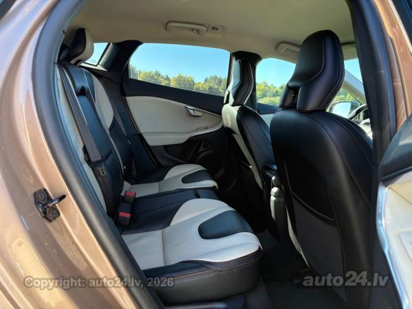 Brūns Volvo V40 2013 Tallina, ar dzinēja tilpumu 2.00 L un nobraukumu 208 tūkst. km par 10550 €, foto 11 vietnē AUTOMOTO.COM.LV