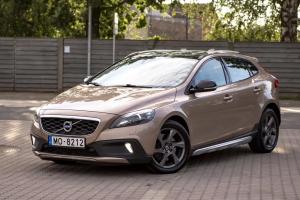 Brown Volvo V40 2015 in Jelgava, with an engine capacity of 2.00 L and mileage of 262 thousand km for 6500 €, photo  on AUTOMOTO.COM.LV