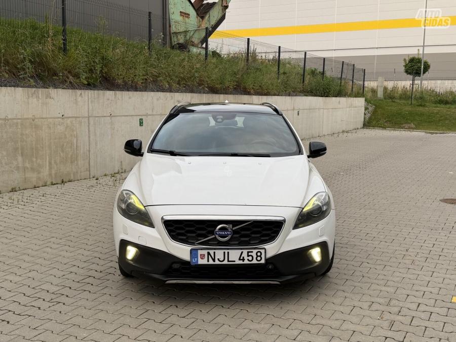 Volvo V40 2015 in Vilnius, with an engine capacity of 1.60 L and mileage of 360 thousand km for 4500 €, photo 3 on AUTOMOTO.COM.LV