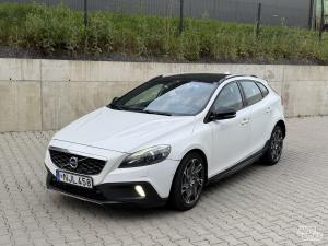 Volvo V40 2015 in Vilnius, with an engine capacity of 1.60 L and mileage of 360 thousand km for 4500 €, photo 4 on AUTOMOTO.COM.LV
