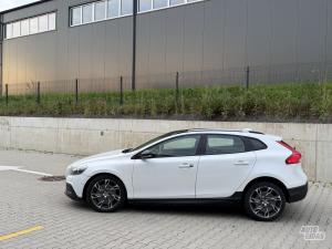 Volvo V40 2015 in Vilnius, with an engine capacity of 1.60 L and mileage of 360 thousand km for 4500 €, photo 5 on AUTOMOTO.COM.LV