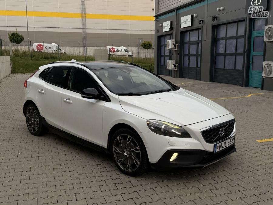 Volvo V40 2015 in Vilnius, with an engine capacity of 1.60 L and mileage of 360 thousand km for 4500 €, photo 9 on AUTOMOTO.COM.LV