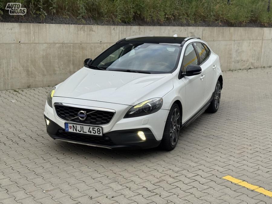 Volvo V40 2015 in Vilnius, with an engine capacity of 1.60 L and mileage of 360 thousand km for 4500 €, photo 10 on AUTOMOTO.COM.LV