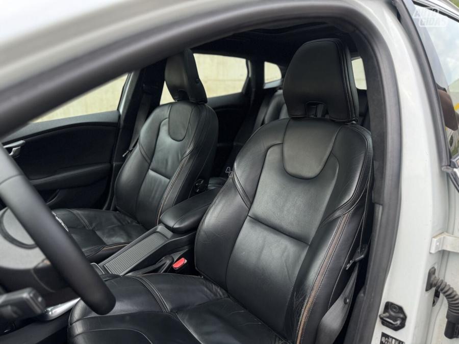 Volvo V40 2015 in Vilnius, with an engine capacity of 1.60 L and mileage of 360 thousand km for 4500 €, photo 13 on AUTOMOTO.COM.LV