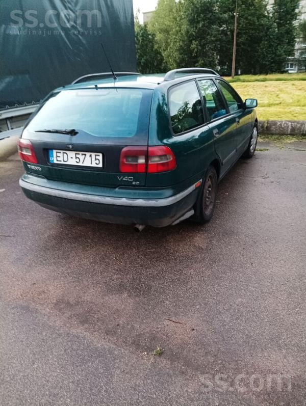 Green Volvo V40 1997 in Riga, with an engine capacity of 2.00 L and mileage of 293 thousand km for 500 €, photo 2 on AUTOMOTO.COM.LV