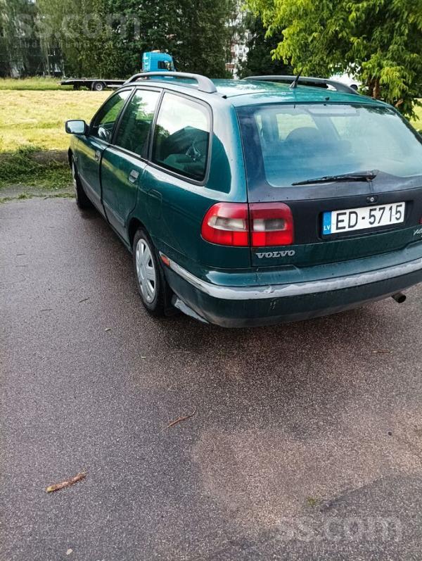 Green Volvo V40 1997 in Riga, with an engine capacity of 2.00 L and mileage of 293 thousand km for 500 €, photo 3 on AUTOMOTO.COM.LV