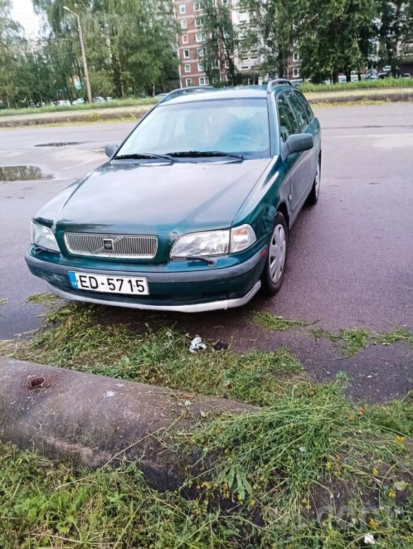 Green Volvo V40 1997 in Riga, with an engine capacity of 2.00 L and mileage of 293 thousand km for 500 €, photo 4 on AUTOMOTO.COM.LV