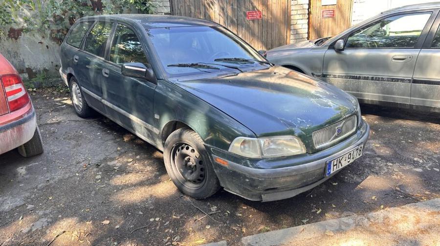 Zaļš Volvo V40 1999 Rīga, ar dzinēja tilpumu 1.80 L un nobraukumu 250 tūkst. km par 1000 €, foto 1 vietnē AUTOMOTO.COM.LV