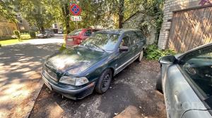 Zaļš Volvo V40 1999 Rīga, ar dzinēja tilpumu 1.80 L un nobraukumu 250 tūkst. km par 1000 €, foto 2 vietnē AUTOMOTO.COM.LV