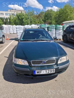 Зеленый Вольво В40 2000 в Рига, объемом двигателя 1.80 л и пробегом 315 тыс. км за 500 €, фото  на AUTOMOTO.COM.LV