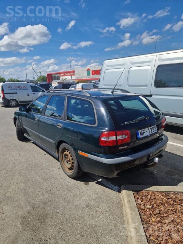 Зеленый Вольво В40 2000 в Рига, объемом двигателя 1.80 л и пробегом 315 тыс. км за 500 €, фото 4 на AUTOMOTO.COM.LV