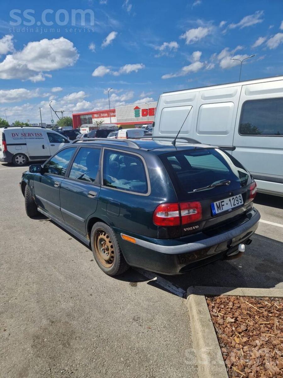 Зеленый Вольво В40 2000 в Рига, объемом двигателя 1.80 л и пробегом 315 тыс. км за 500 €, фото 5 на AUTOMOTO.COM.LV