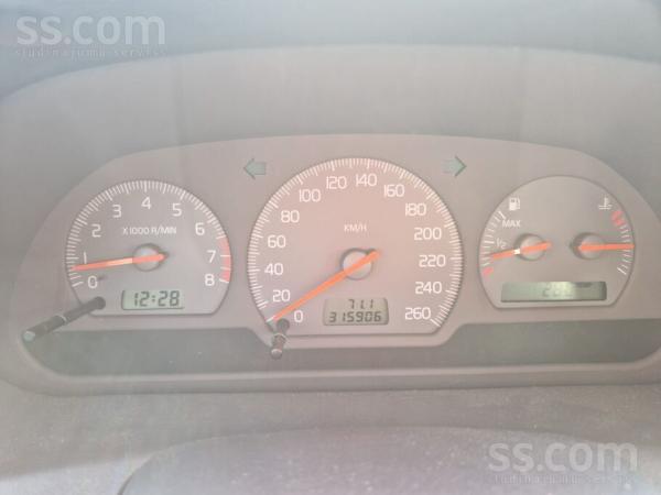 Зеленый Вольво В40 2000 в Рига, объемом двигателя 1.80 л и пробегом 315 тыс. км за 500 €, фото 7 на AUTOMOTO.COM.LV