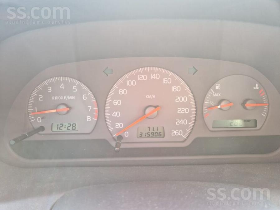 Зеленый Вольво В40 2000 в Рига, объемом двигателя 1.80 л и пробегом 315 тыс. км за 500 €, фото 8 на AUTOMOTO.COM.LV
