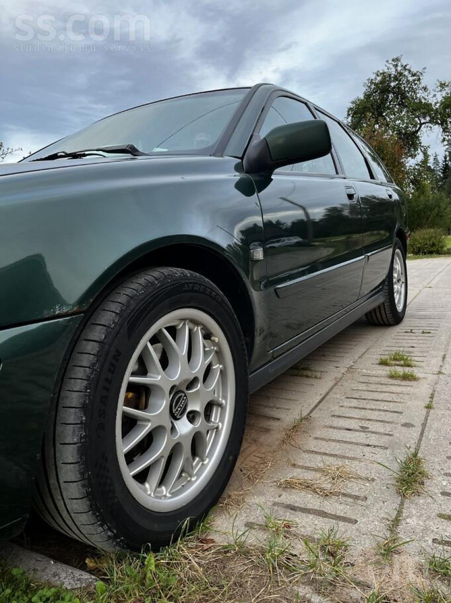Green Volvo V40 2000 in Cesis, with an engine capacity of 1.90 L and mileage of 343 thousand km for 1600 €, photo 18 on AUTOMOTO.COM.LV