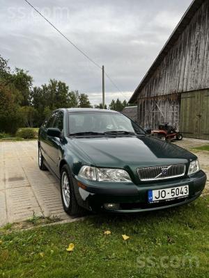 Green Volvo V40 2000 in Cesis, with an engine capacity of 1.90 L and mileage of 343 thousand km for 1600 €, photo  on AUTOMOTO.COM.LV