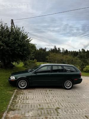 Green Volvo V40 2000 in Cesis, with an engine capacity of 1.90 L and mileage of 343 thousand km for 1600 €, photo 4 on AUTOMOTO.COM.LV