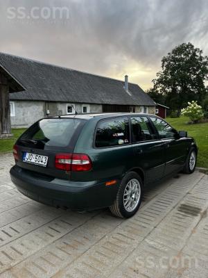 Green Volvo V40 2000 in Cesis, with an engine capacity of 1.90 L and mileage of 343 thousand km for 1600 €, photo 7 on AUTOMOTO.COM.LV